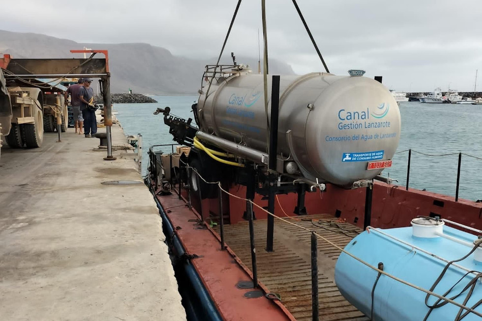 Jacobo Medina: "La imagen con el tema del agua en La Graciosa es una ...