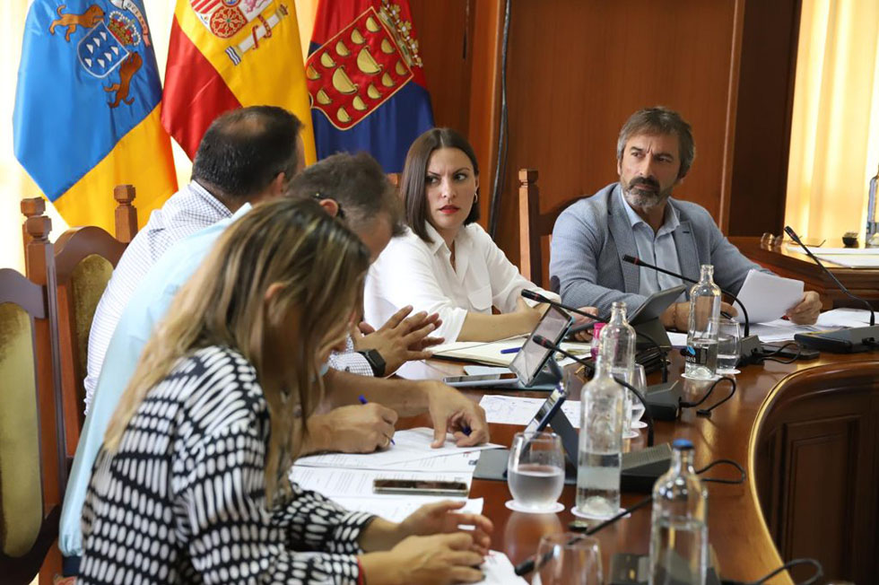 CC exige a Corujo que “no vuelva a dar plantón” y despida “con un ...