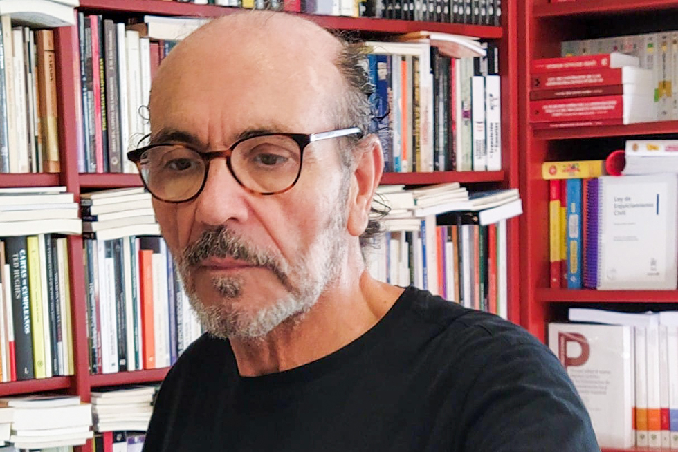 Emilio Alonso presenta su nuevo poemario 'La mitad de mi rostro. Versos ...