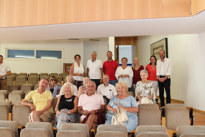 Lo ciudadanos británicos se reúnen en Tías con la representante del ...