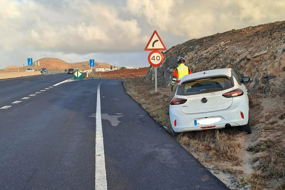 Una conductora y un bebé son atendidos tras salirse de la vía en San ...